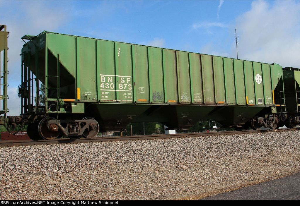 Green BNSF 3 Bay Covered Hopper